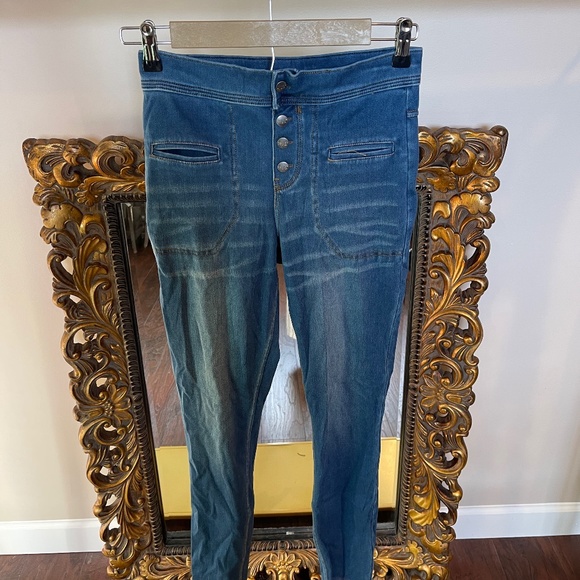 HUE | Pants & Jumpsuits | Hue Legging On The Fly Denim High Rise Medium ...